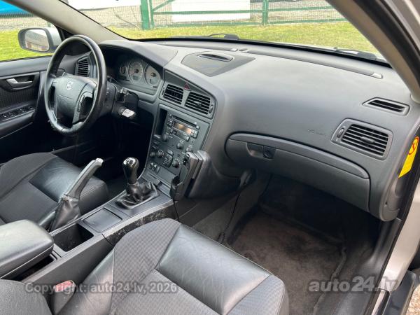 Pelēks Volvo V70 2003 Paide, ar dzinēja tilpumu 2.40 L un nobraukumu 298 tūkst. km par 2990 €, foto 8 vietnē AUTOMOTO.COM.LV