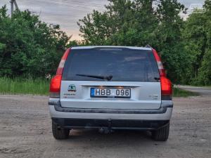 Grey Volvo V70 2003 in Alytus, with an engine capacity of 2.40 L and mileage of 442 thousand km for 1499 €, photo 5 on AUTOMOTO.COM.LV