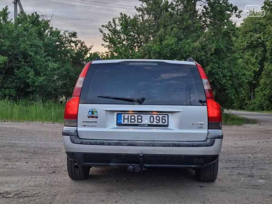 Grey Volvo V70 2003 in Alytus, with an engine capacity of 2.40 L and mileage of 442 thousand km for 1499 €, photo 5 on AUTOMOTO.COM.LV