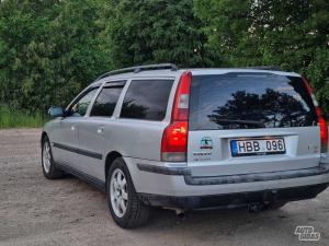 Grey Volvo V70 2003 in Alytus, with an engine capacity of 2.40 L and mileage of 442 thousand km for 1499 €, photo 6 on AUTOMOTO.COM.LV