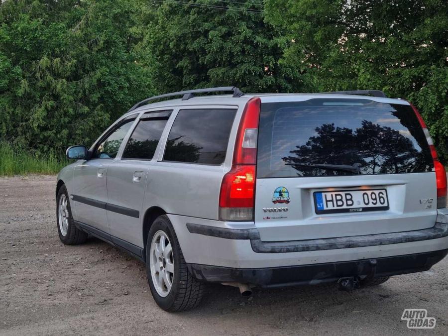 Grey Volvo V70 2003 in Alytus, with an engine capacity of 2.40 L and mileage of 442 thousand km for 1499 €, photo 6 on AUTOMOTO.COM.LV