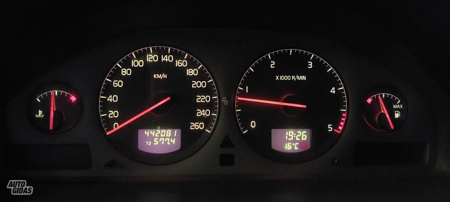 Grey Volvo V70 2003 in Alytus, with an engine capacity of 2.40 L and mileage of 442 thousand km for 1499 €, photo 15 on AUTOMOTO.COM.LV