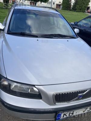 Pelēks Volvo V70 2003 Rīga, ar dzinēja tilpumu 2.40 L un nobraukumu 409 tūkst. km par 1300 €, foto  vietnē AUTOMOTO.COM.LV