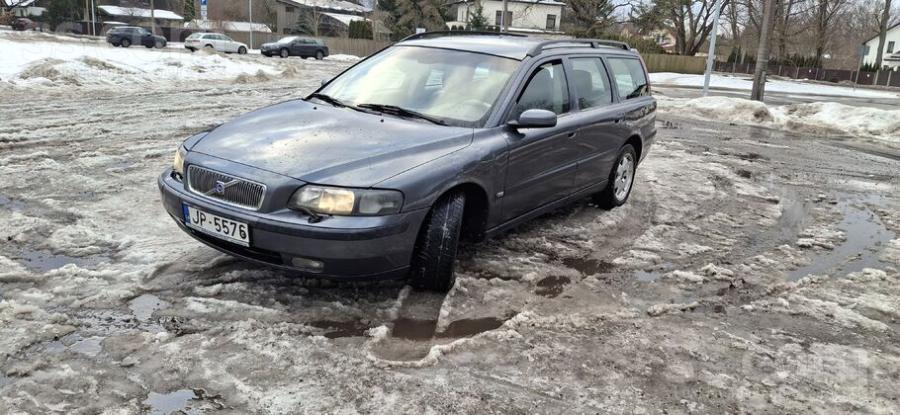 Pelēks Volvo V70 2003 Rīga, ar dzinēja tilpumu 2.40 L un nobraukumu 372 tūkst. km par 1149 €, foto 3 vietnē AUTOMOTO.COM.LV