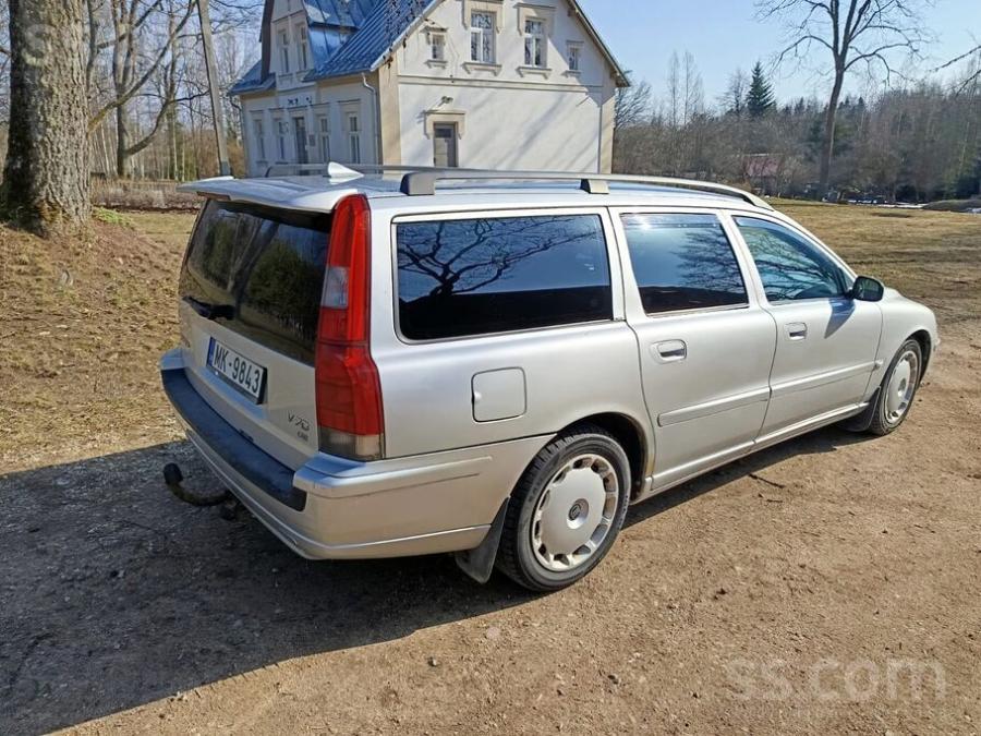 Pelēks Volvo V70 2003 Madona, ar dzinēja tilpumu 2.40 L un nobraukumu 375 tūkst. km par 1500 €, foto 5 vietnē AUTOMOTO.COM.LV