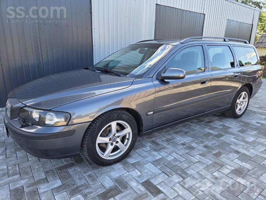 Pelēks Volvo V70 2003 Balvi, ar dzinēja tilpumu 2.40 L un nobraukumu 286 tūkst. km par 2500 €, foto 1 vietnē AUTOMOTO.COM.LV