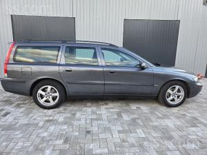 Pelēks Volvo V70 2003 Balvi, ar dzinēja tilpumu 2.40 L un nobraukumu 286 tūkst. km par 2500 €, foto 3 vietnē AUTOMOTO.COM.LV