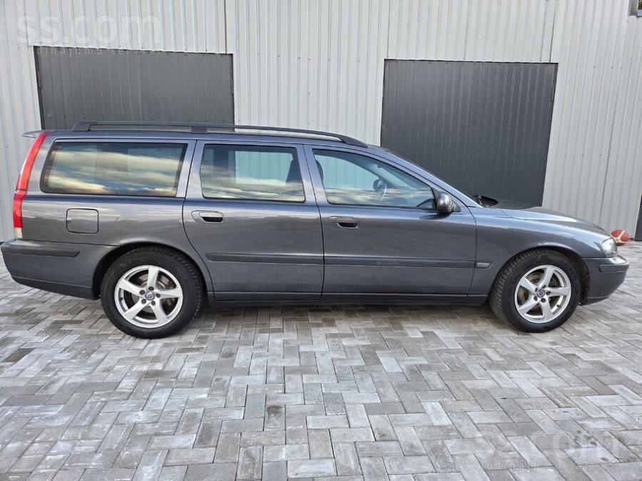 Pelēks Volvo V70 2003 Balvi, ar dzinēja tilpumu 2.40 L un nobraukumu 286 tūkst. km par 2500 €, foto 3 vietnē AUTOMOTO.COM.LV