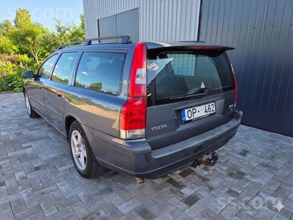 Pelēks Volvo V70 2003 Balvi, ar dzinēja tilpumu 2.40 L un nobraukumu 286 tūkst. km par 2500 €, foto 4 vietnē AUTOMOTO.COM.LV