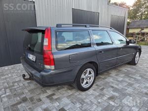 Pelēks Volvo V70 2003 Balvi, ar dzinēja tilpumu 2.40 L un nobraukumu 286 tūkst. km par 2500 €, foto 6 vietnē AUTOMOTO.COM.LV