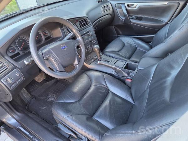 Pelēks Volvo V70 2003 Balvi, ar dzinēja tilpumu 2.40 L un nobraukumu 286 tūkst. km par 2500 €, foto 10 vietnē AUTOMOTO.COM.LV