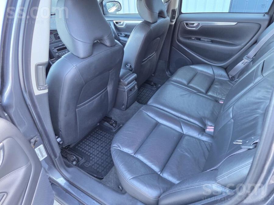 Pelēks Volvo V70 2003 Balvi, ar dzinēja tilpumu 2.40 L un nobraukumu 286 tūkst. km par 2500 €, foto 12 vietnē AUTOMOTO.COM.LV