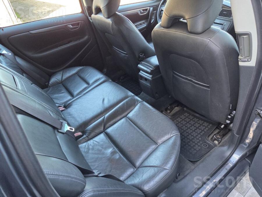 Pelēks Volvo V70 2003 Balvi, ar dzinēja tilpumu 2.40 L un nobraukumu 286 tūkst. km par 2500 €, foto 13 vietnē AUTOMOTO.COM.LV