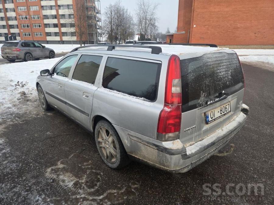 Pelēks Volvo V70 2003 Valmiera, ar dzinēja tilpumu 2.40 L un nobraukumu 0 tūkst. km par 1750 €, foto 4 vietnē AUTOMOTO.COM.LV