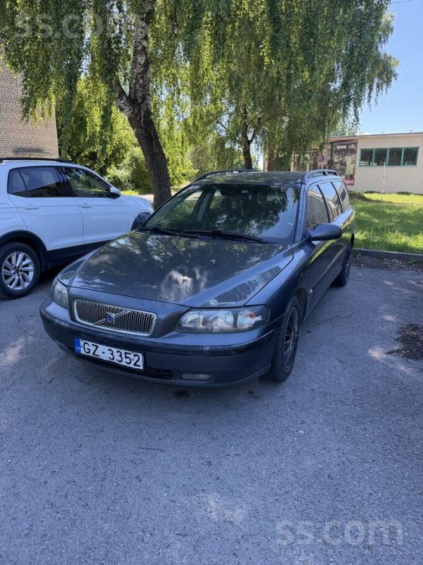 Серый Вольво В70 2003 в Тукумс, объемом двигателя 2.40 л и пробегом 518 тыс. км за 700 €, фото 1 на AUTOMOTO.COM.LV