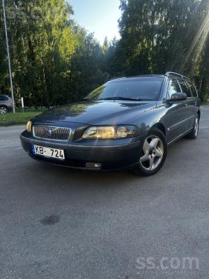 Pelēks Volvo V70 2003 Preiļi, ar dzinēja tilpumu 2.40 L un nobraukumu 393 tūkst. km par 850 €, foto  vietnē AUTOMOTO.COM.LV