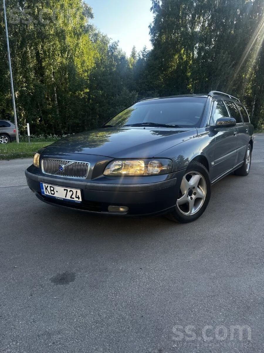 Pelēks Volvo V70 2003 Preiļi, ar dzinēja tilpumu 2.40 L un nobraukumu 393 tūkst. km par 850 €, foto 1 vietnē AUTOMOTO.COM.LV