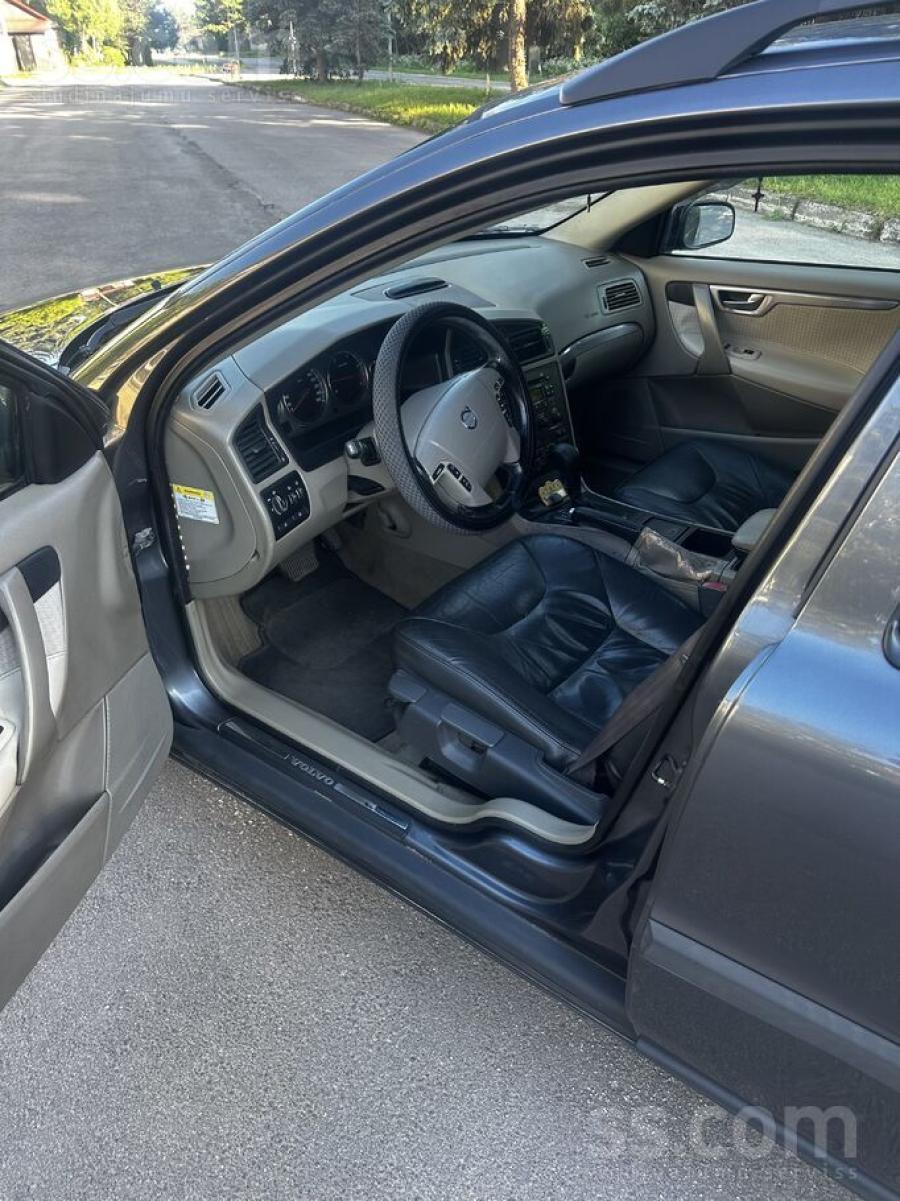 Pelēks Volvo V70 2003 Preiļi, ar dzinēja tilpumu 2.40 L un nobraukumu 393 tūkst. km par 850 €, foto 5 vietnē AUTOMOTO.COM.LV