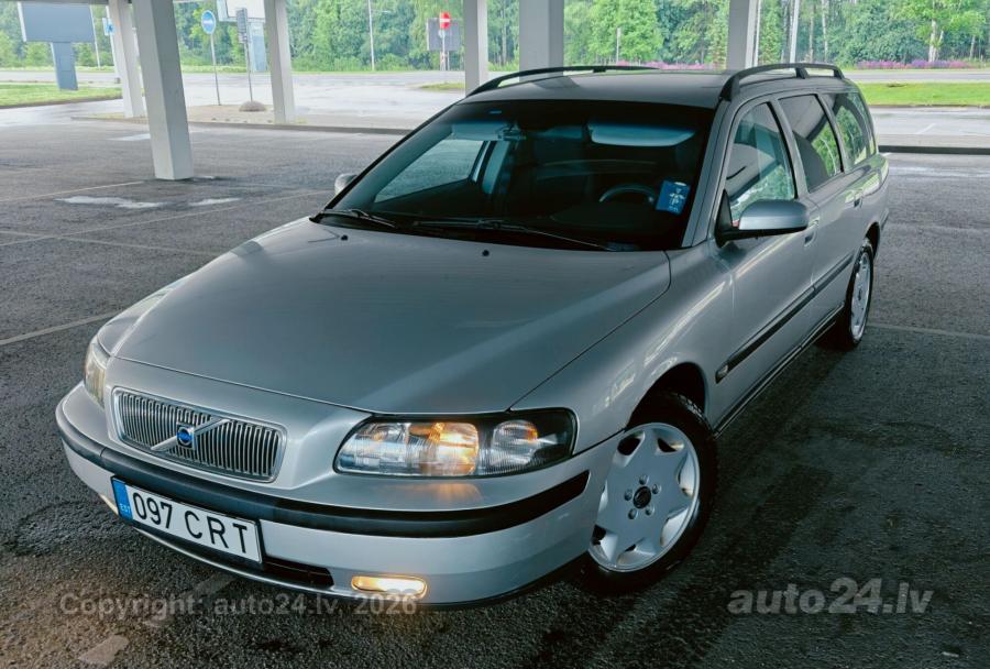Grey Volvo V70 2003 in Tallinn, with an engine capacity of 2.40 L and mileage of 181 thousand km for 4300 €, photo 1 on AUTOMOTO.COM.LV