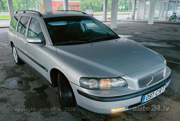 Pelēks Volvo V70 2003 Tallina, ar dzinēja tilpumu 2.40 L un nobraukumu 181 tūkst. km par 4300 €, foto 2 vietnē AUTOMOTO.COM.LV