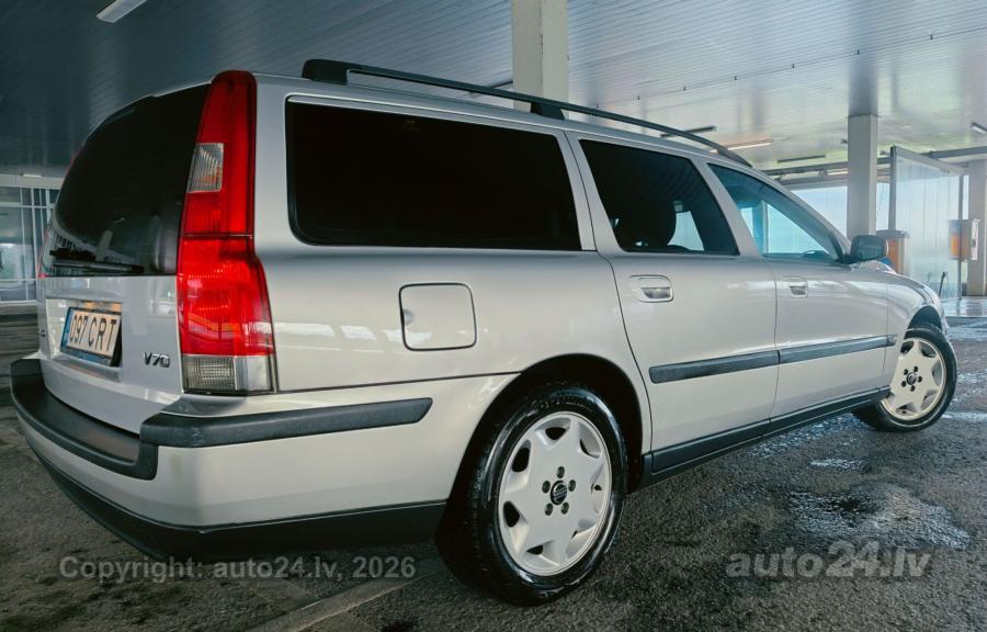 Grey Volvo V70 2003 in Tallinn, with an engine capacity of 2.40 L and mileage of 181 thousand km for 4300 €, photo 5 on AUTOMOTO.COM.LV