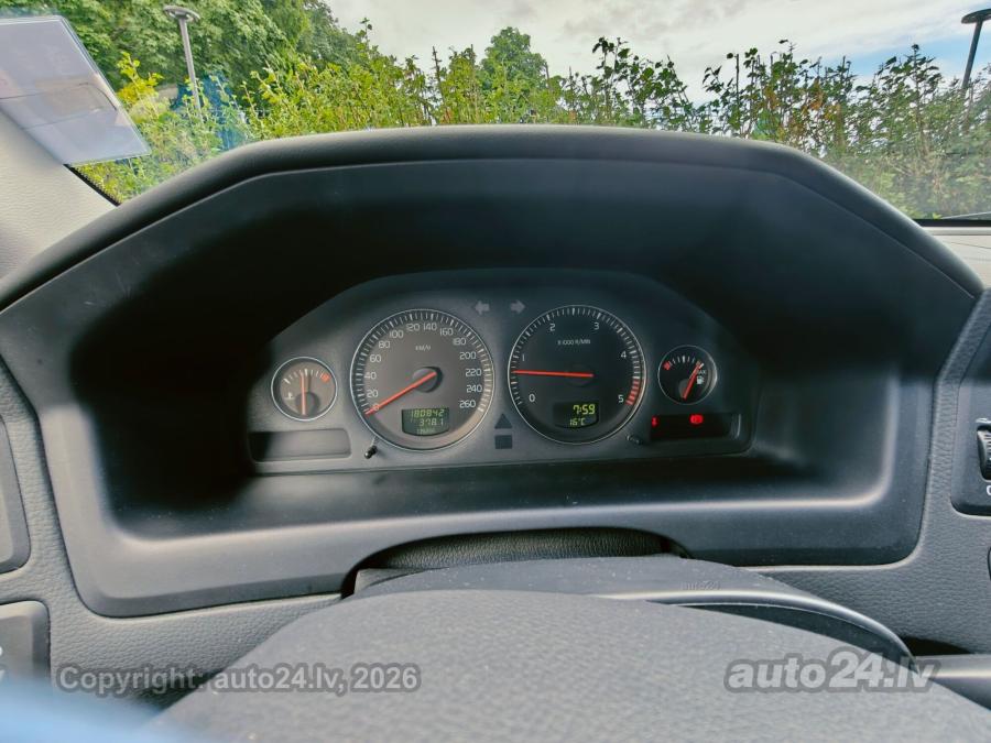 Grey Volvo V70 2003 in Tallinn, with an engine capacity of 2.40 L and mileage of 181 thousand km for 4300 €, photo 11 on AUTOMOTO.COM.LV