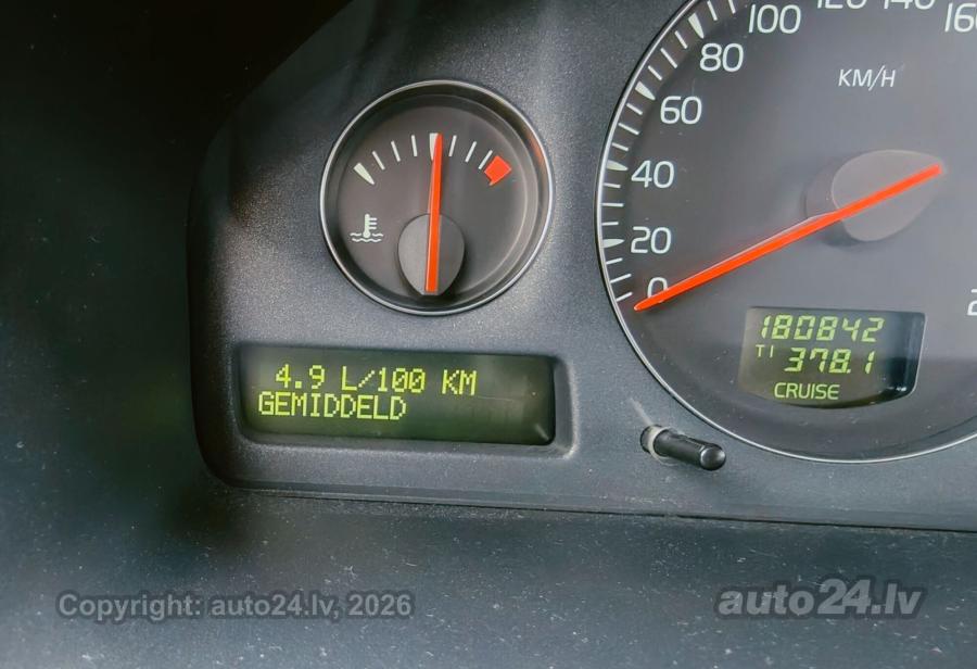 Grey Volvo V70 2003 in Tallinn, with an engine capacity of 2.40 L and mileage of 181 thousand km for 4300 €, photo 12 on AUTOMOTO.COM.LV