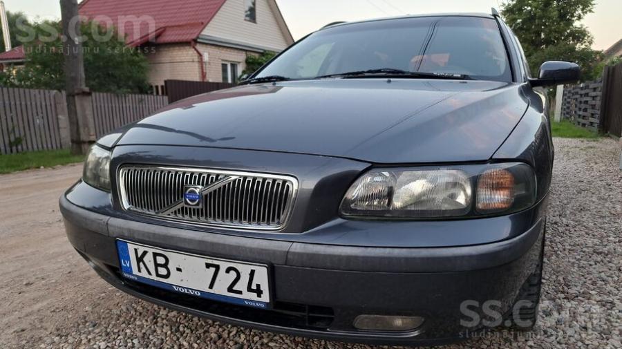 Pelēks Volvo V70 2003 Daugavpils, ar dzinēja tilpumu 2.40 L un nobraukumu 397 tūkst. km par 1550 €, foto 3 vietnē AUTOMOTO.COM.LV
