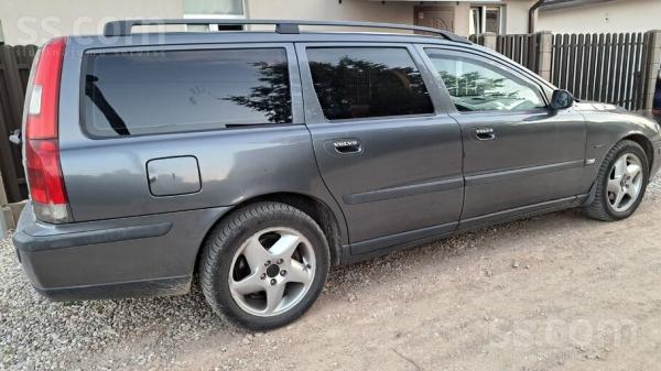 Pelēks Volvo V70 2003 Daugavpils, ar dzinēja tilpumu 2.40 L un nobraukumu 397 tūkst. km par 1550 €, foto 3 vietnē AUTOMOTO.COM.LV