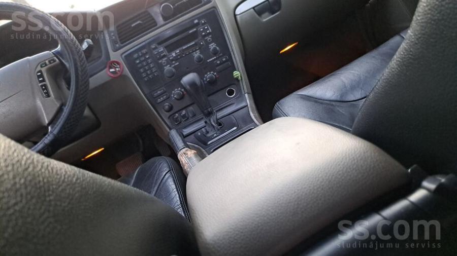 Pelēks Volvo V70 2003 Daugavpils, ar dzinēja tilpumu 2.40 L un nobraukumu 397 tūkst. km par 1550 €, foto 28 vietnē AUTOMOTO.COM.LV