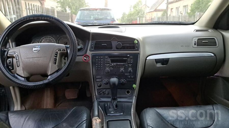 Pelēks Volvo V70 2003 Daugavpils, ar dzinēja tilpumu 2.40 L un nobraukumu 397 tūkst. km par 1550 €, foto 29 vietnē AUTOMOTO.COM.LV