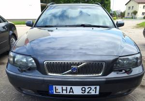 Pelēks Volvo V70 2003 Akmenė, ar dzinēja tilpumu 2.40 L un nobraukumu 387 tūkst. km par 750 €, foto  vietnē AUTOMOTO.COM.LV