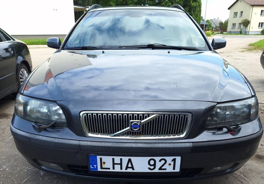 Pelēks Volvo V70 2003 Akmenė, ar dzinēja tilpumu 2.40 L un nobraukumu 387 tūkst. km par 750 €, foto 1 vietnē AUTOMOTO.COM.LV