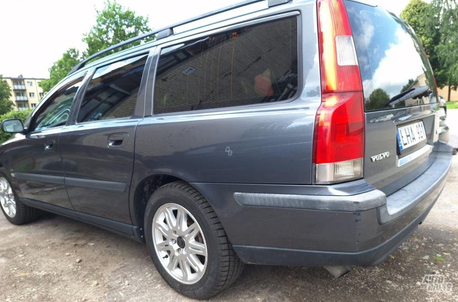 Pelēks Volvo V70 2003 Akmenė, ar dzinēja tilpumu 2.40 L un nobraukumu 387 tūkst. km par 750 €, foto 4 vietnē AUTOMOTO.COM.LV
