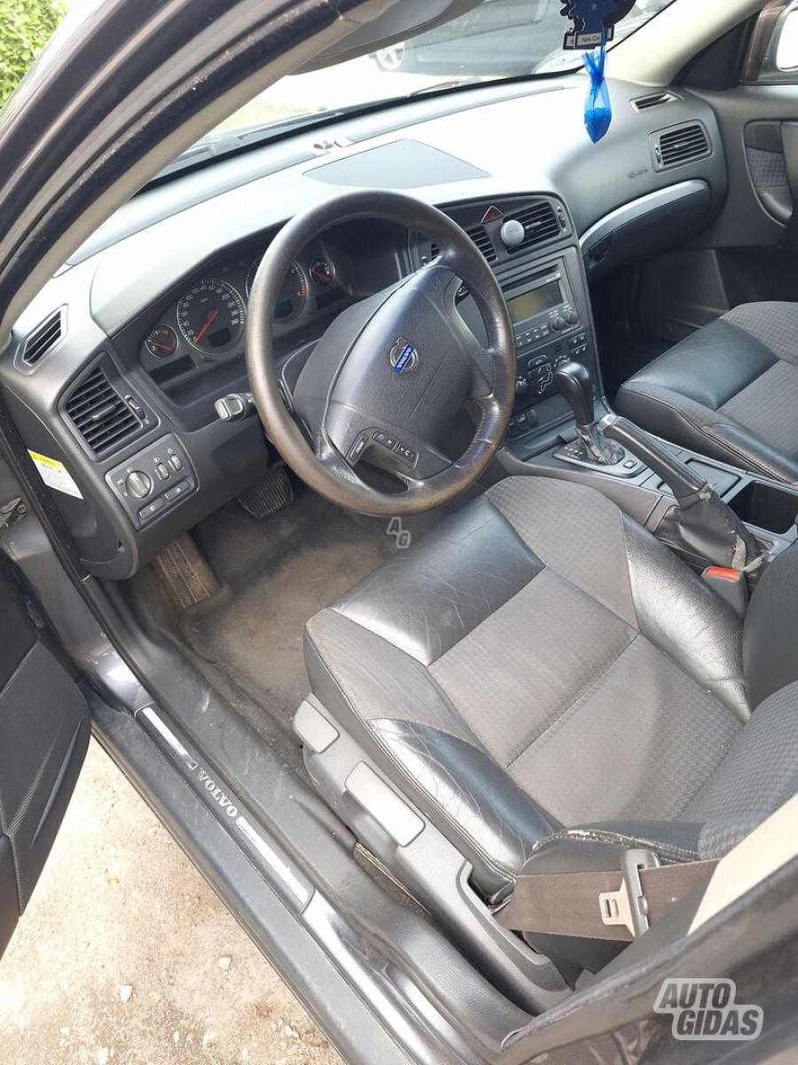 Pelēks Volvo V70 2003 Akmenė, ar dzinēja tilpumu 2.40 L un nobraukumu 387 tūkst. km par 750 €, foto 10 vietnē AUTOMOTO.COM.LV