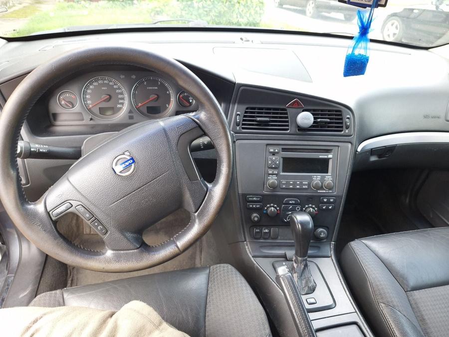 Pelēks Volvo V70 2003 Akmenė, ar dzinēja tilpumu 2.40 L un nobraukumu 387 tūkst. km par 750 €, foto 11 vietnē AUTOMOTO.COM.LV