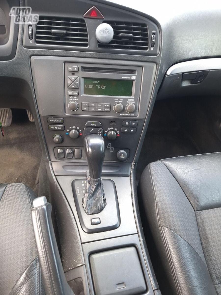 Pelēks Volvo V70 2003 Akmenė, ar dzinēja tilpumu 2.40 L un nobraukumu 387 tūkst. km par 750 €, foto 13 vietnē AUTOMOTO.COM.LV