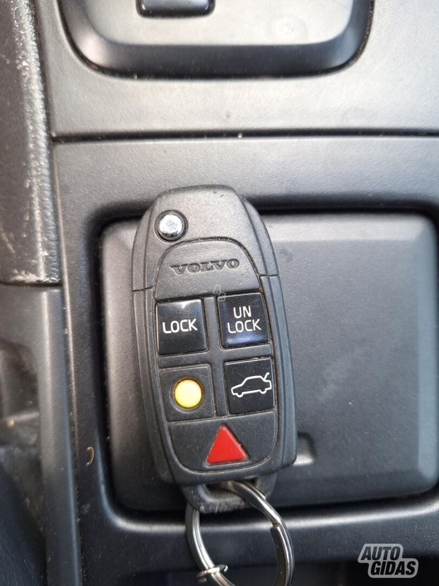 Pelēks Volvo V70 2003 Akmenė, ar dzinēja tilpumu 2.40 L un nobraukumu 387 tūkst. km par 750 €, foto 19 vietnē AUTOMOTO.COM.LV