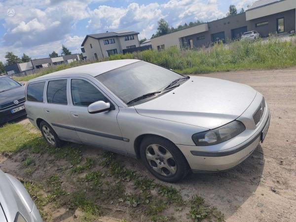 Серый Вольво В70 2003 в Вильнюс, объемом двигателя 2.40 л и пробегом 438 тыс. км за 800 €, фото 2 на AUTOMOTO.COM.LV