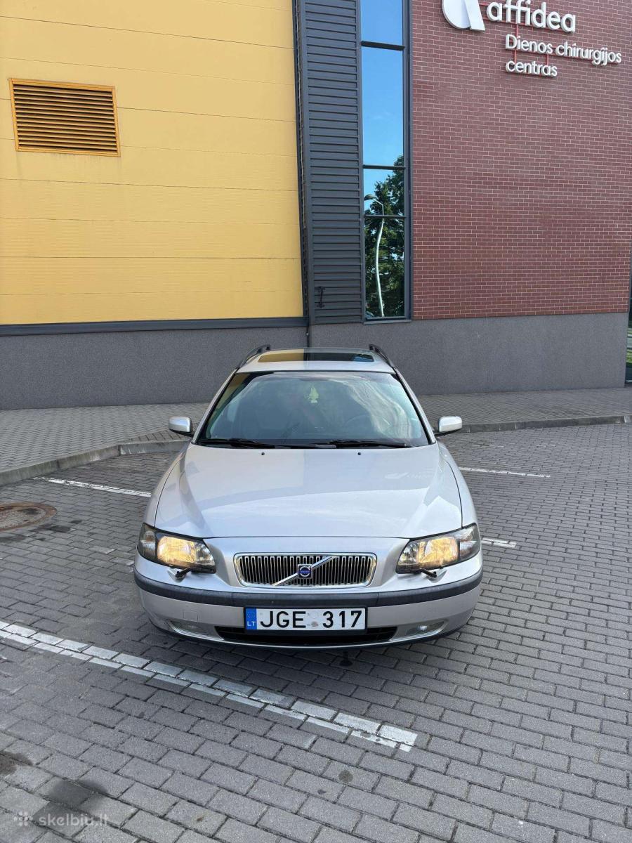 Pelēks Volvo V70 2003 Šauļi, ar dzinēja tilpumu 2.40 L un nobraukumu 375 tūkst. km par 1450 €, foto 3 vietnē AUTOMOTO.COM.LV