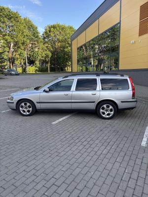 Pelēks Volvo V70 2003 Šauļi, ar dzinēja tilpumu 2.40 L un nobraukumu 375 tūkst. km par 1450 €, foto 4 vietnē AUTOMOTO.COM.LV