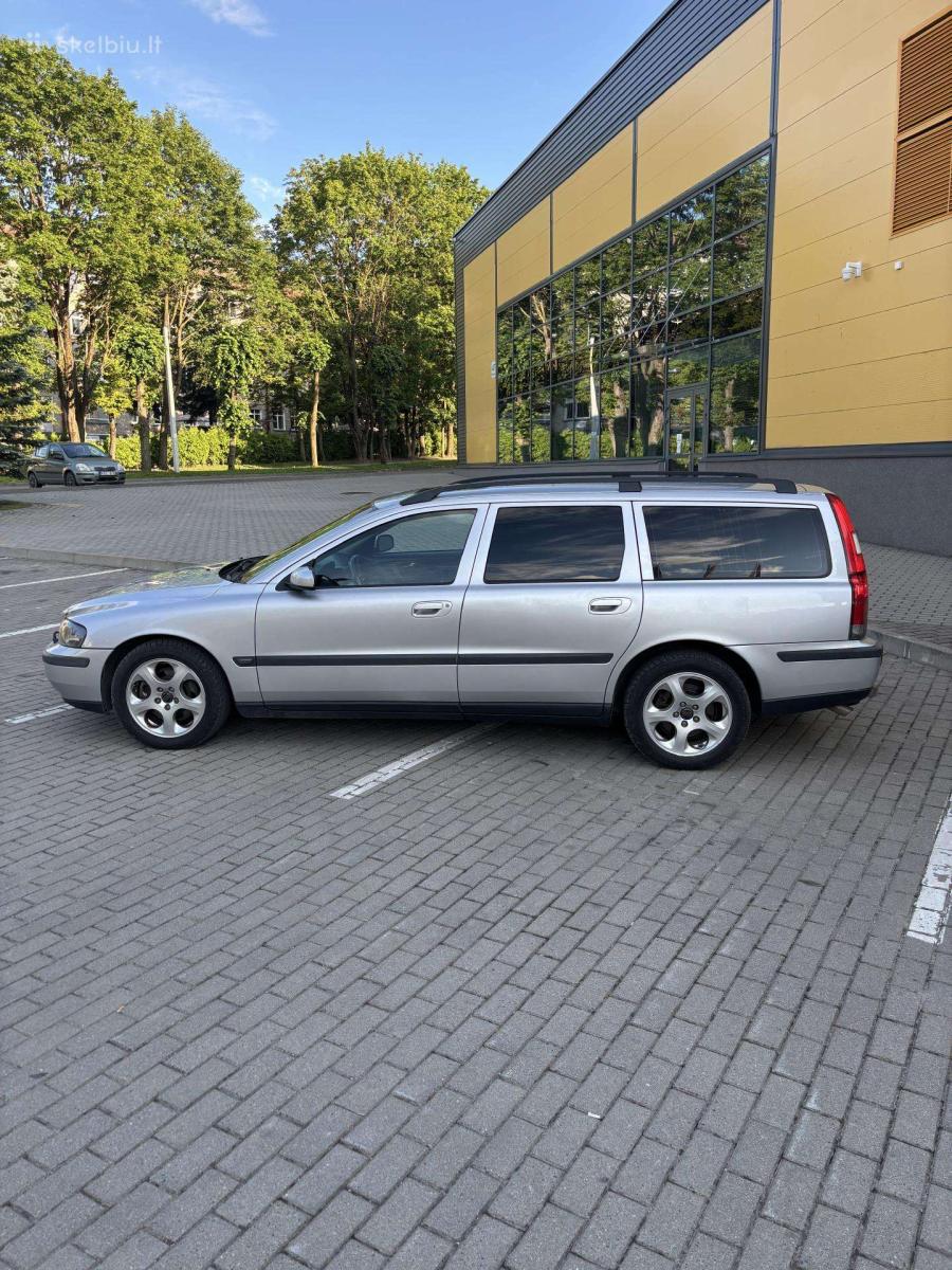 Pelēks Volvo V70 2003 Šauļi, ar dzinēja tilpumu 2.40 L un nobraukumu 375 tūkst. km par 1450 €, foto 4 vietnē AUTOMOTO.COM.LV