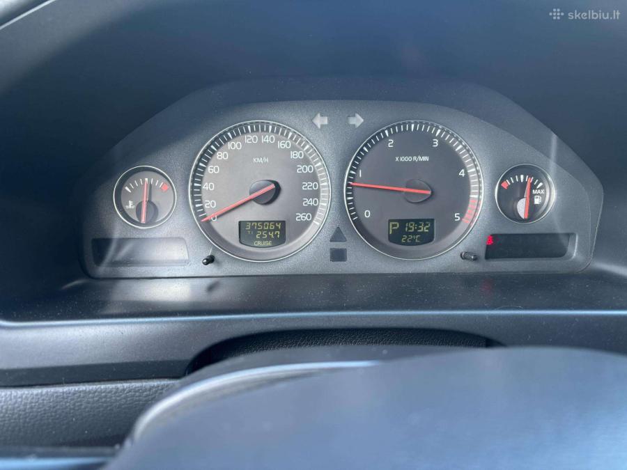 Pelēks Volvo V70 2003 Šauļi, ar dzinēja tilpumu 2.40 L un nobraukumu 375 tūkst. km par 1450 €, foto 11 vietnē AUTOMOTO.COM.LV