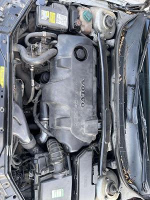 Pelēks Volvo V70 2003 Šauļi, ar dzinēja tilpumu 2.40 L un nobraukumu 375 tūkst. km par 1450 €, foto 14 vietnē AUTOMOTO.COM.LV