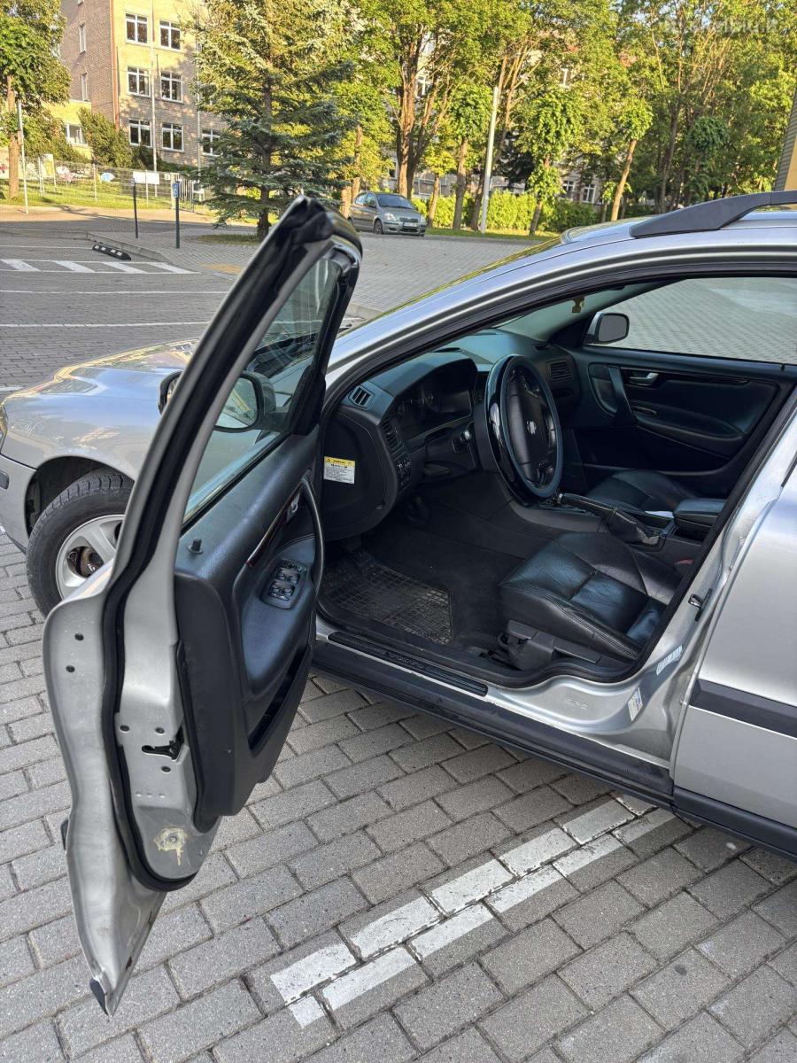 Pelēks Volvo V70 2003 Šauļi, ar dzinēja tilpumu 2.40 L un nobraukumu 375 tūkst. km par 1450 €, foto 18 vietnē AUTOMOTO.COM.LV
