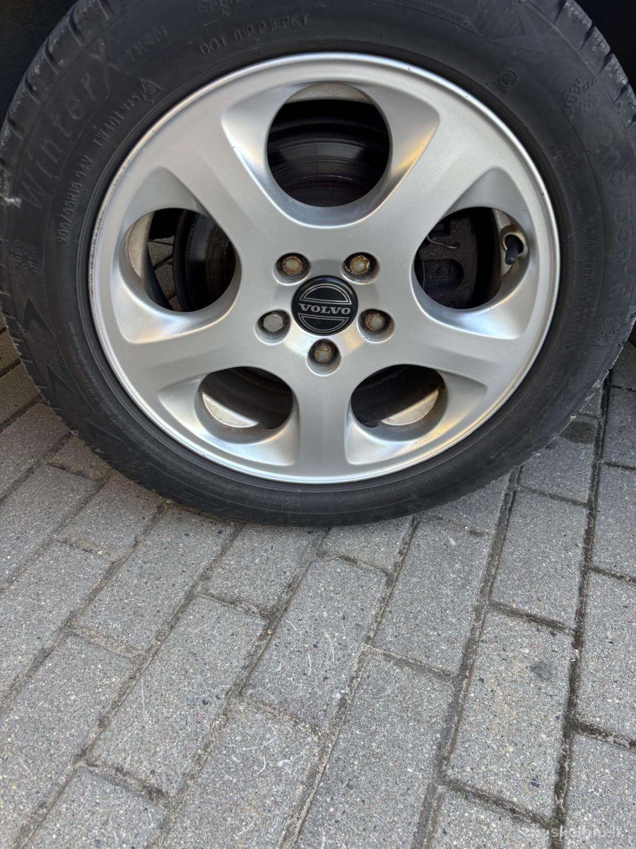 Pelēks Volvo V70 2003 Šauļi, ar dzinēja tilpumu 2.40 L un nobraukumu 375 tūkst. km par 1450 €, foto 21 vietnē AUTOMOTO.COM.LV