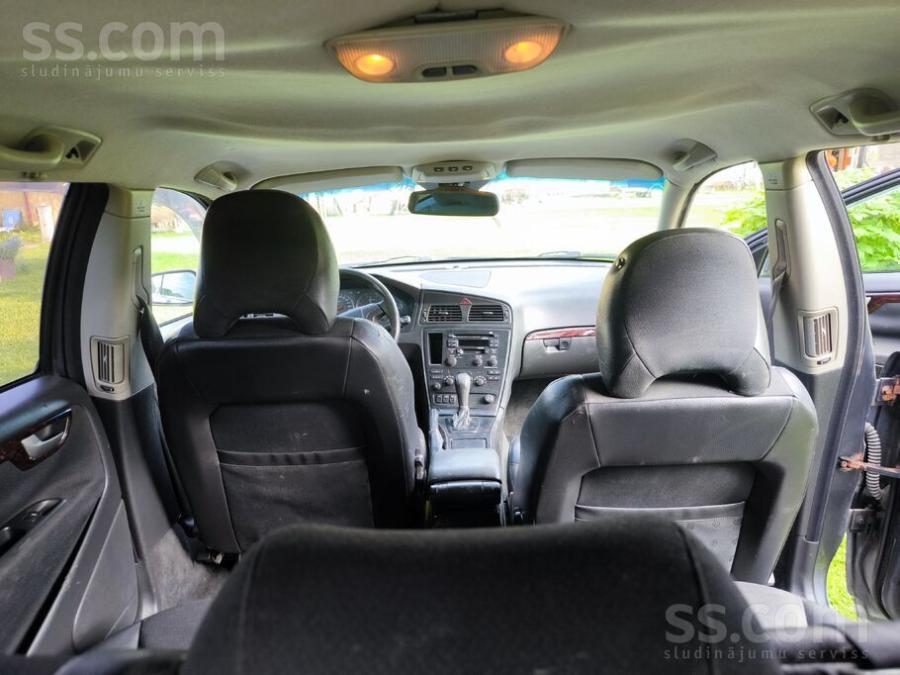 Pelēks Volvo V70 2003 Gulbene, ar dzinēja tilpumu 2.40 L un nobraukumu 600 tūkst. km par 1390 €, foto 8 vietnē AUTOMOTO.COM.LV