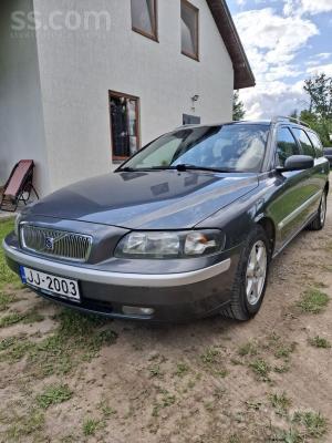 Grey Volvo V70 2003 in Tukums, with an engine capacity of 2.40 L and mileage of 339 thousand km for 1600 €, photo  on AUTOMOTO.COM.LV