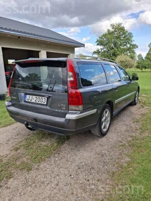 Grey Volvo V70 2003 in Tukums, with an engine capacity of 2.40 L and mileage of 339 thousand km for 1600 €, photo 3 on AUTOMOTO.COM.LV