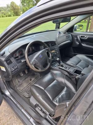 Grey Volvo V70 2003 in Tukums, with an engine capacity of 2.40 L and mileage of 339 thousand km for 1600 €, photo 4 on AUTOMOTO.COM.LV